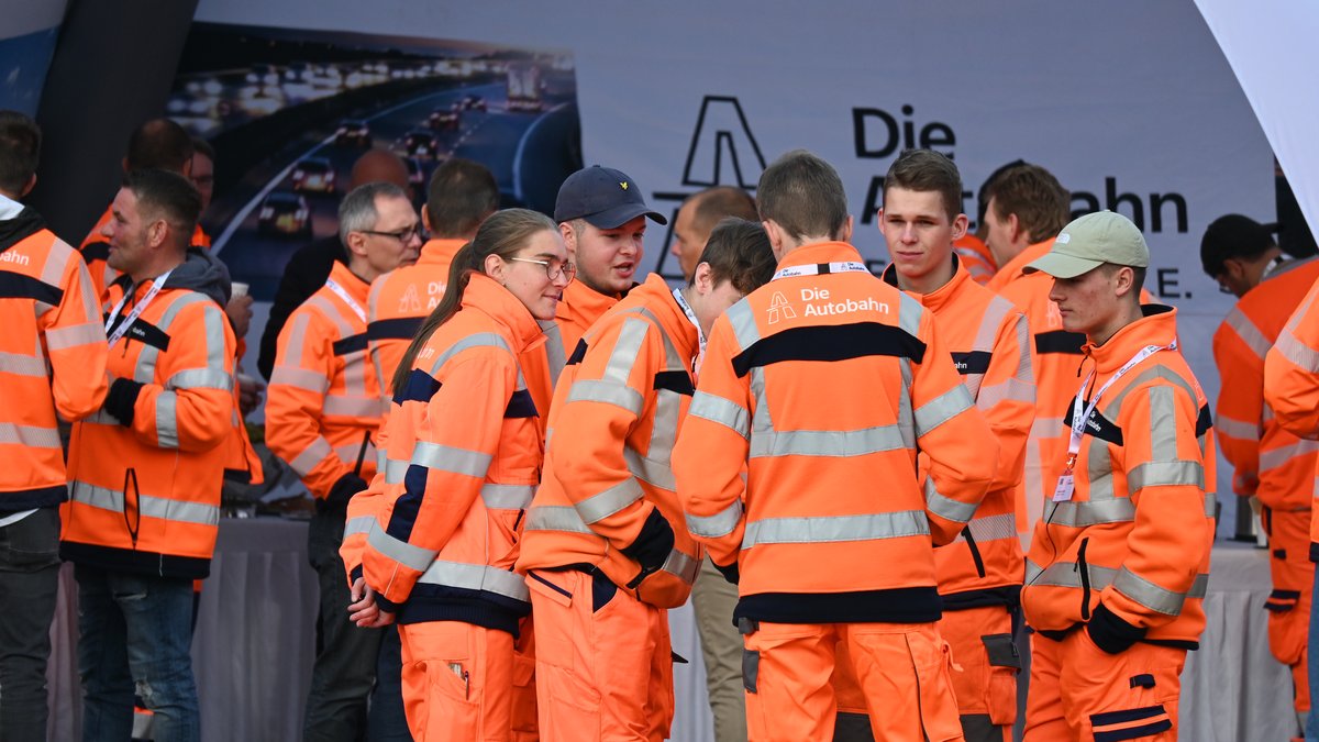 Die Zukunft beginnt heute: Ausbildungsstart bei der Autobahn GmbH | Die ...
